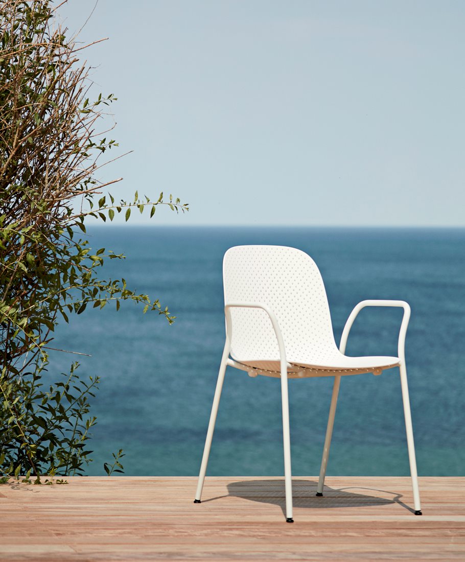 HAY's bar stools - multifunctional indoor and outdoor seating